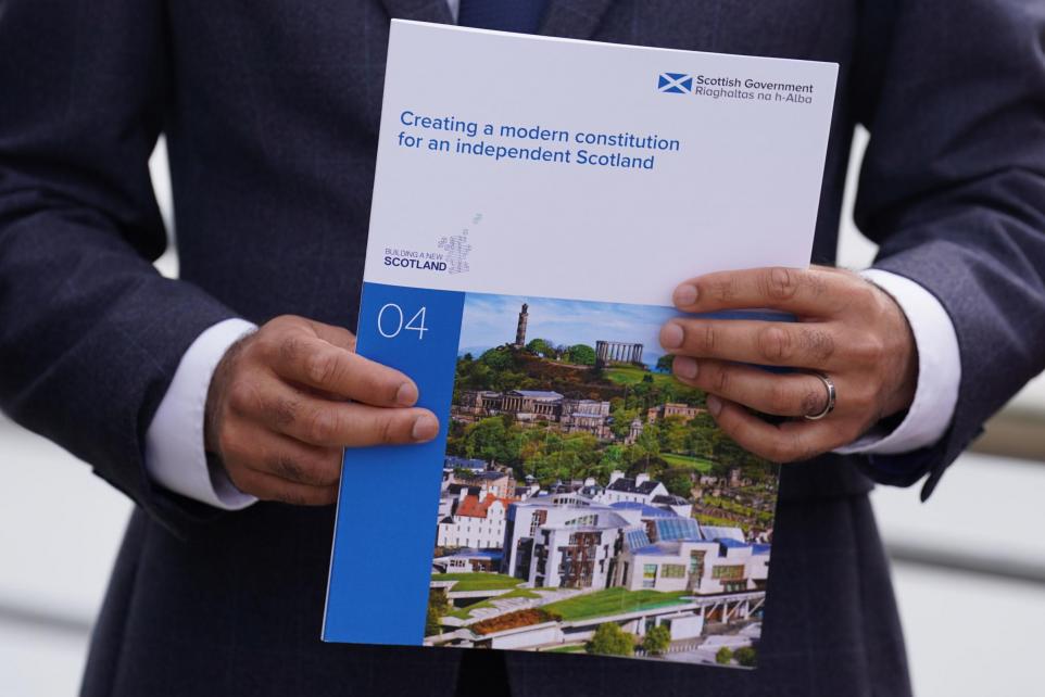 LOCAL MSP WELCOMES PUBLICATION OF NEW INDEPENDENCE PAPER – Fulton MacGregor